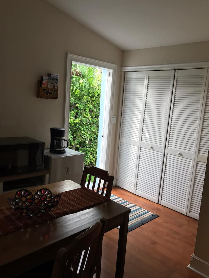 Independent Studio With Door To The Outside - South Miami, FL