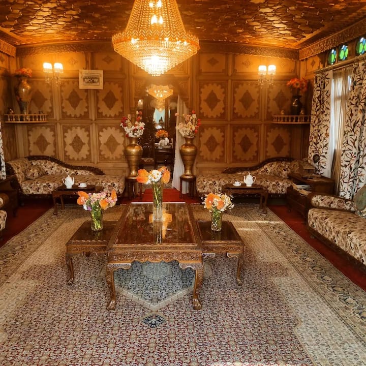 Heevan Houseboat - Srinagar