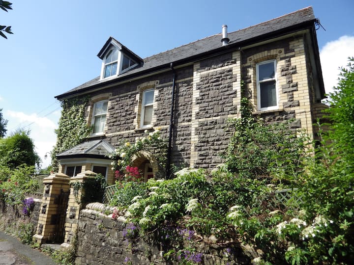 First Floor Suite Of Rooms - Abergavenny