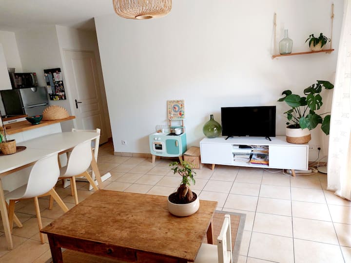 Bel Appartement, Avec Terrasse, Aux Chartrons - Place Paul Doumer