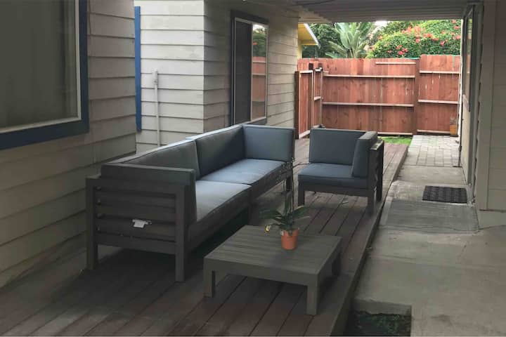 Selma Charm In Historic Hollywood - Los Angeles, CA