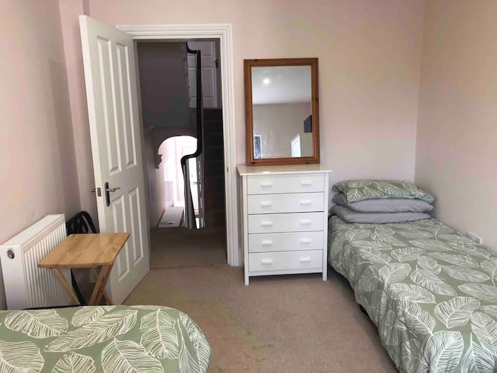 Twin Room By The Seaside - Margate