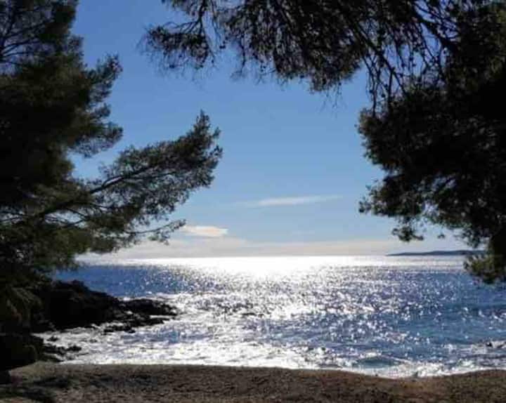 Plage de la Gaillarde : locations de vacances et logements - Roquebrune ...