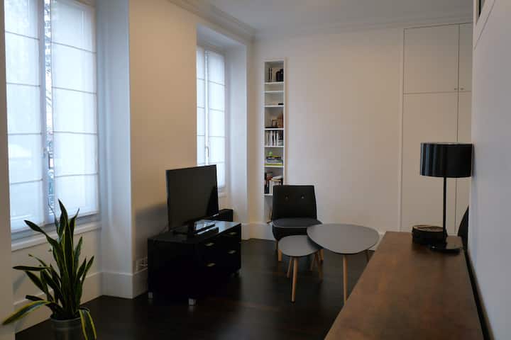 Appartement De Charme, Remis A Neuf - Paris
