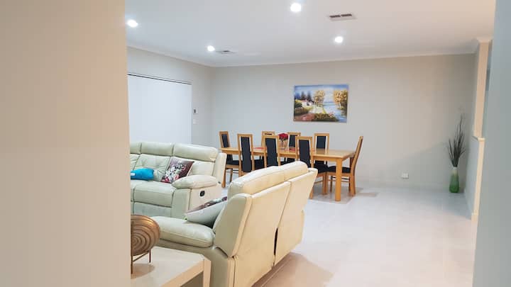 Elegant Home - Home Away From Home - Perth