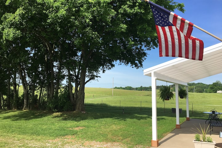 Muletown Abby's Retreat - 2 Bedroom - Columbia, TN