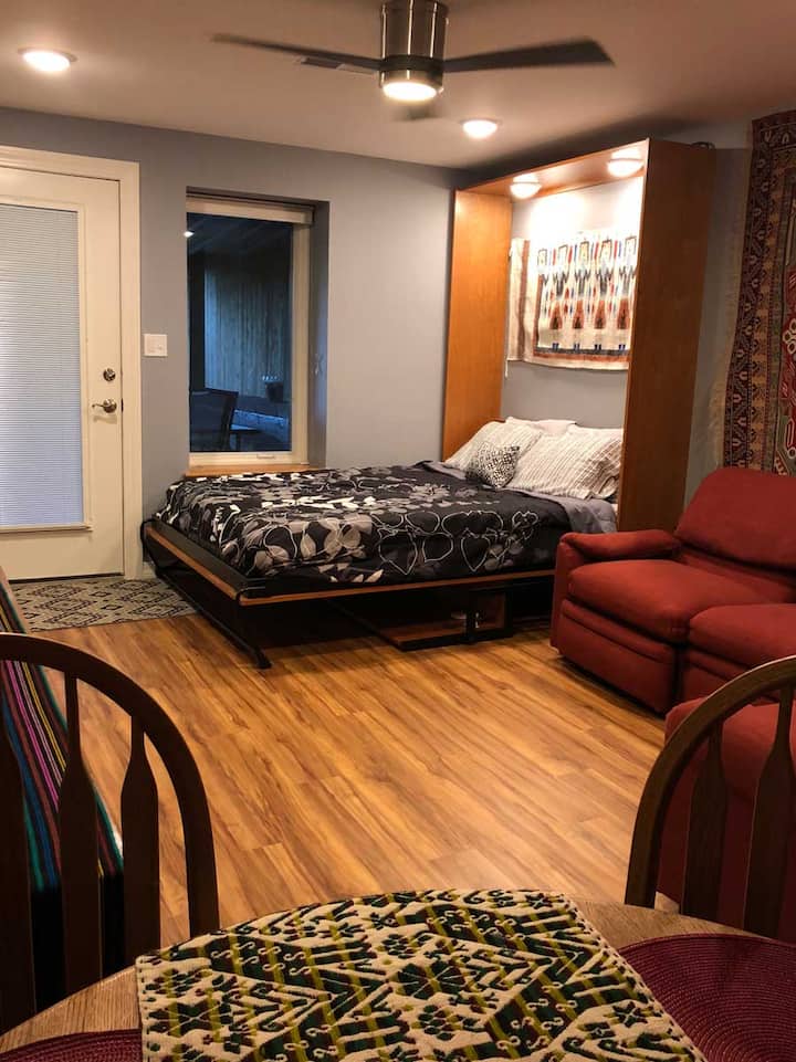 Close To Fayetteville Square Apartment - Fayetteville, AR