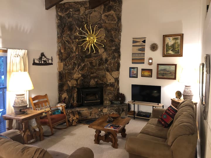 Spacious Family Condo W/garage - Walk To Ski Area! - Angel Fire, NM