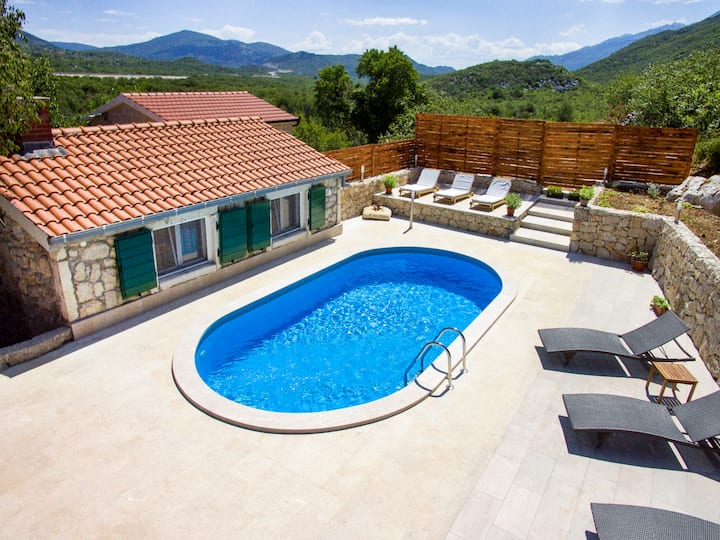 2 Peaceful Stone Houses With Swimming Pool - Brela