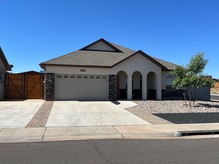 Cozy Three Bedroom Two Bath Home,  Great Location - Page, AZ