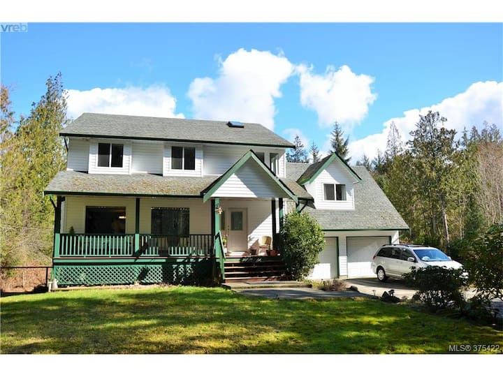 Private Suite On Tranquil West Coast Acreage - Sooke