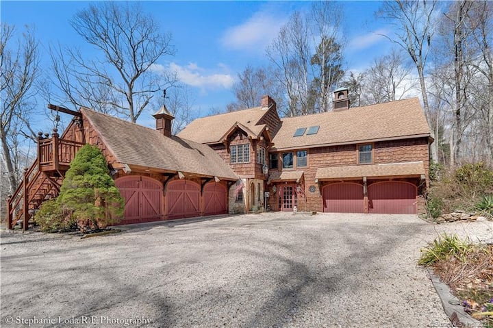 Secluded + Serene Rustic Lodge W/spa - Branford, CT