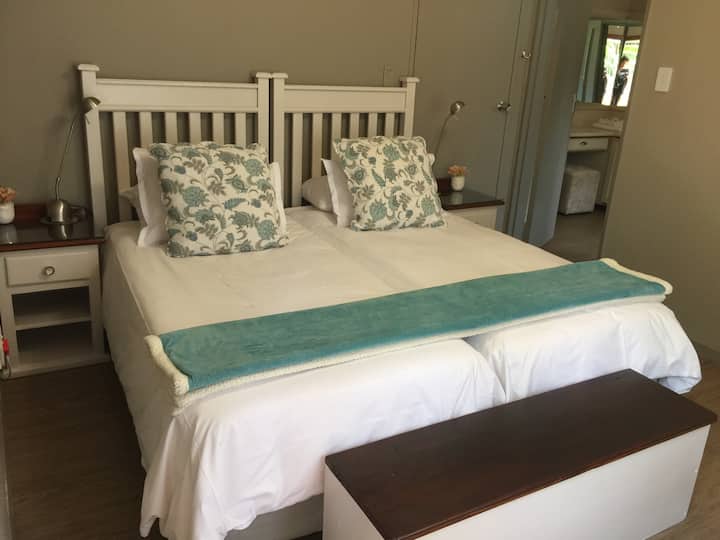 Twin Room @ Anne's Place Potchefstroom - Potchefstroom