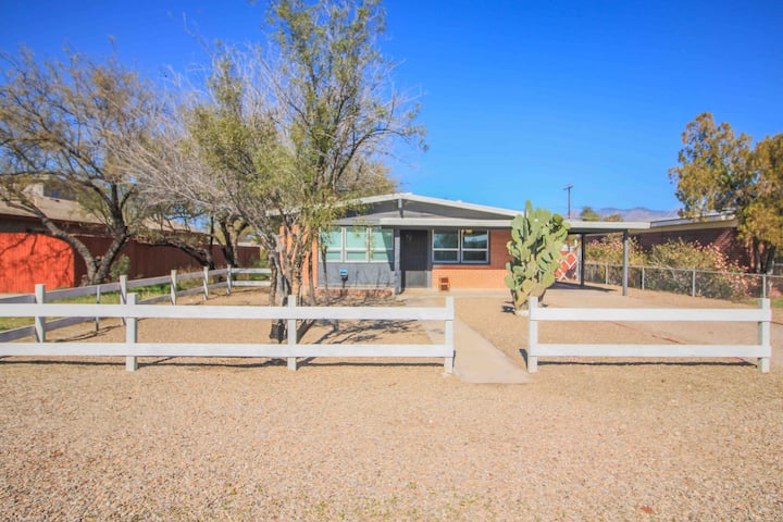 Best Location In Tucson Fully Stocked Private Home - Tucson
