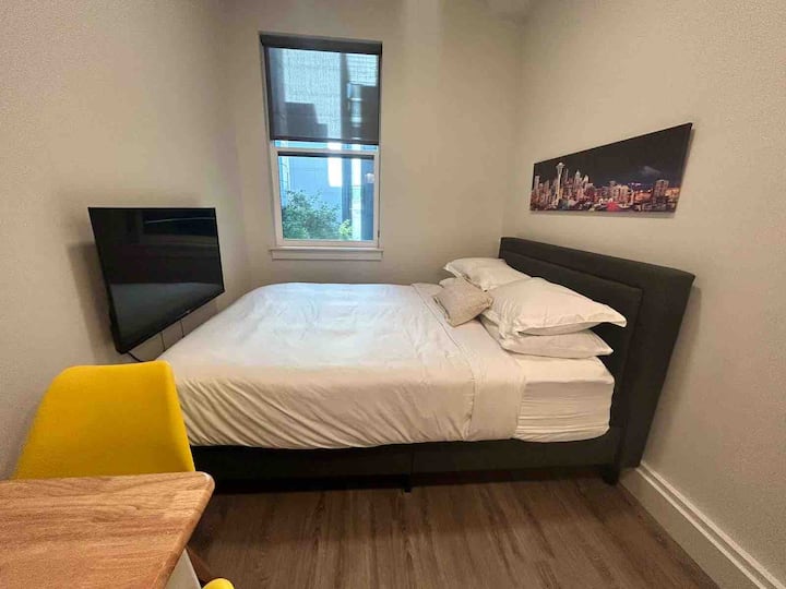 Top Of First Hill Clean Modern - Seattle, WA