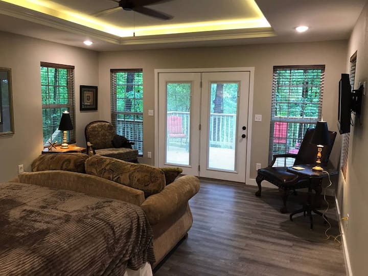 Hummingbird Cabin At Tol In Town Yet In The Woods! - Eureka Springs, AR