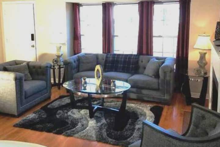 Beethoven - Sleeps 11, 7 Bed, 2 Bath - Kirkwood, MO