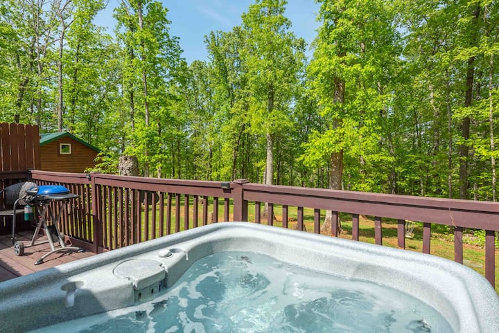 Peaceful Cabin, Hot Tub & Goats – Near Asheville - Weaverville, NC