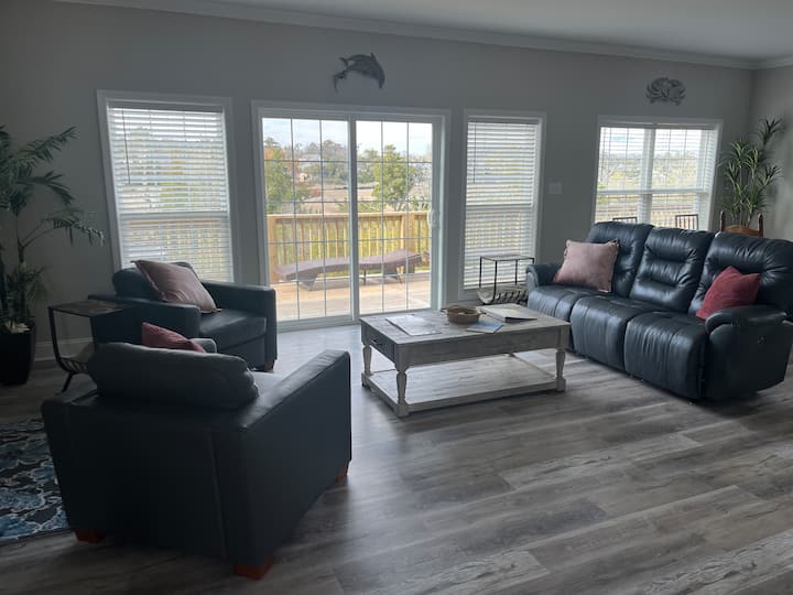 Roc N Doc’s Retreat! With Built In Pool! - Emerald Isle, NC