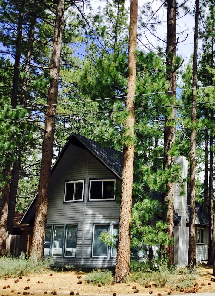 Family Cabin 8 Guests + Up To 5 Kids Under 14yrs - South Lake Tahoe, CA