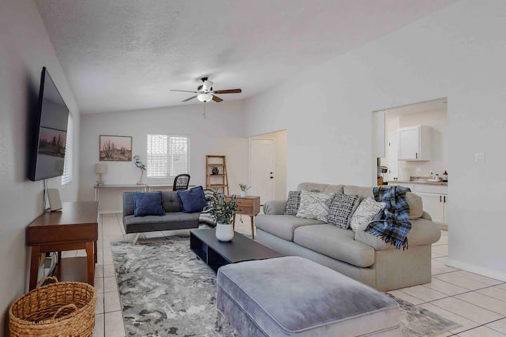 Cheerful 4-bedroom - Albuquerque, NM