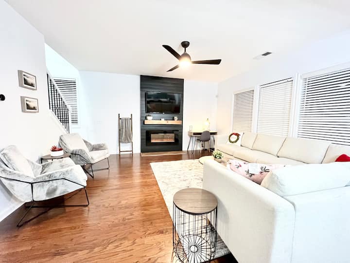 Cozy & Modern 5br/2.5baths With Fenced In Backyard - Cumming, GA