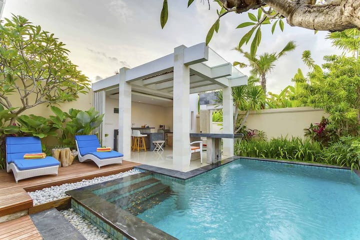 One Bedroom Private Pool Vila Seminyak - Breakfast - Bali