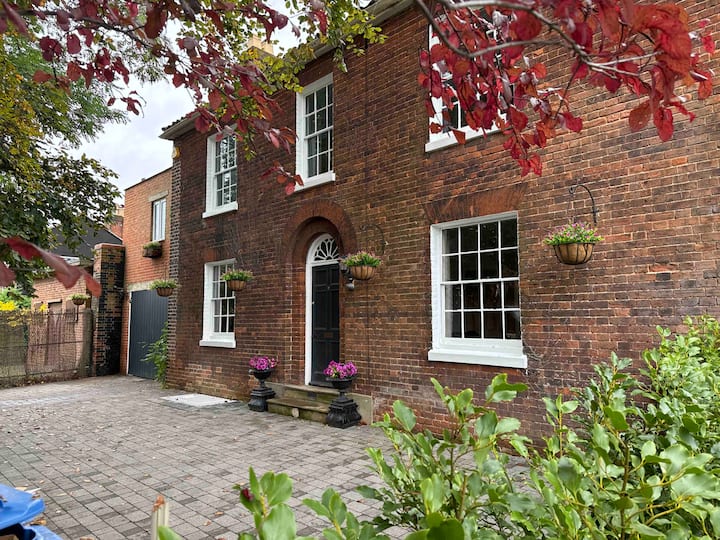 Norwich City Home W/ Cinema, Games Room & Parking - Norwich