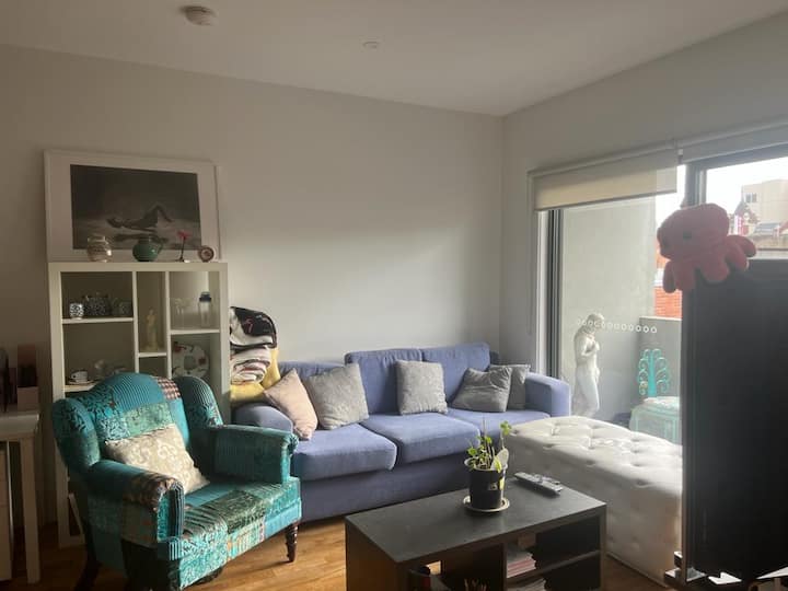 2br Artistic Apartment, Sunset Views - Brunswick