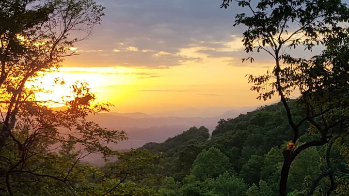 Privacy & Convenience! Bright & Clean! Epic Views! - Gatlinburg, TN