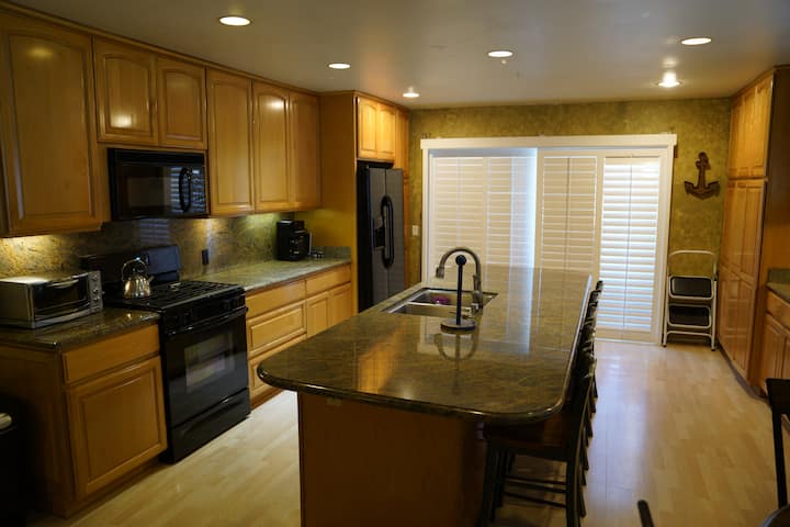 Quiet So Cal Beach Property, Close To Everything - Hawthorne, CA