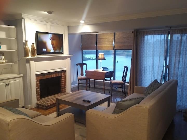 Ocean Bay View In Town Fireplace 2 Level Townhouse - Portsmouth, NH