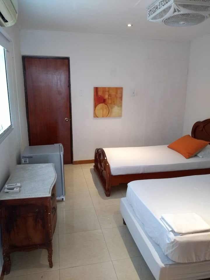Aún Más Hab Ind  Playa Y Aeropuerto  Crespo #2 - Cartagena, Colombia