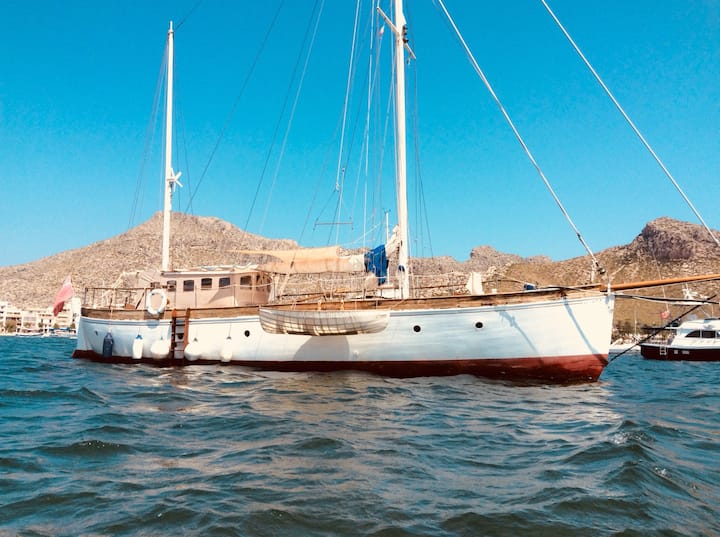 1928 Classic Boat In A Wonderful Mallorca Bay - Alcudia