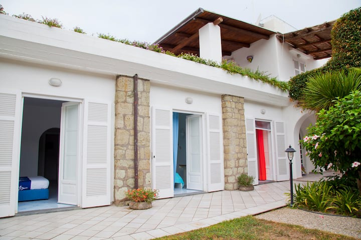 Tipica Villa Mediterranea A 100 Metri Dal Mare - Lacco Ameno