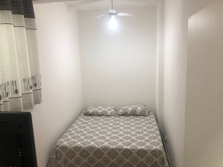 Quarto Inteiro,1 Quadra Praia E Banheiro Exclusivo - Rio de Janeiro
