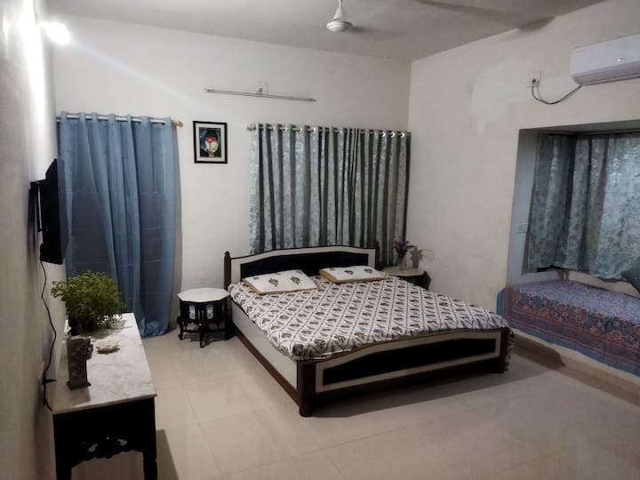Atulya Homestay - Luxurious Bedroom - 간디나가르