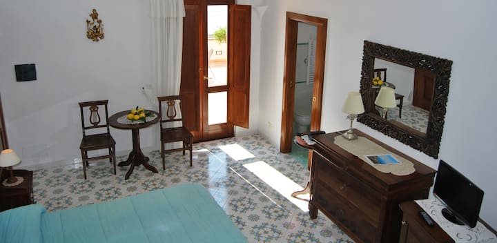Room With Sea View And Charm - Furore