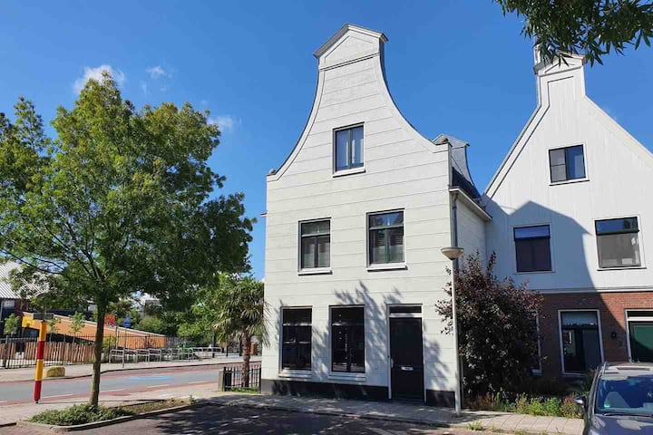 Luxe Familiehuis Met 4 Slaapkamers En Tuin - Zaandam