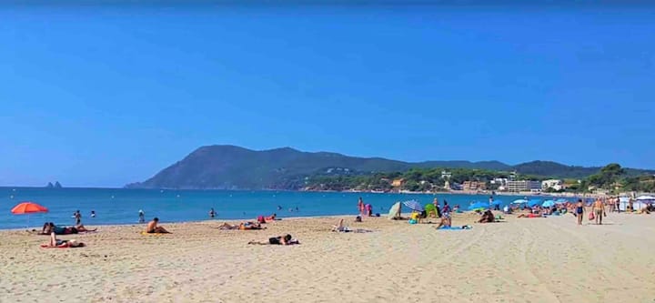 Studio Au Bord De Mer Dans Résidence Avec Piscine - Var