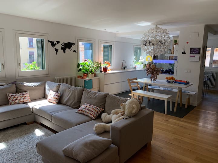 Sunny Spacious Duplex At The Heart Of Girona - Girona