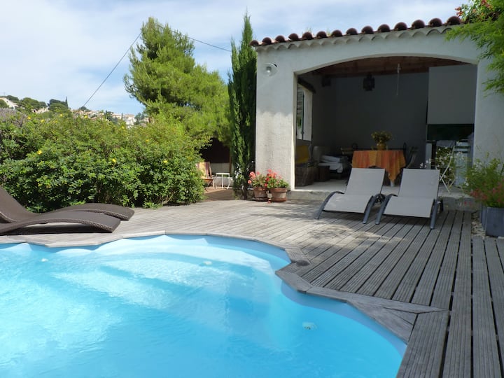 Piscine, Quartier Calme Et Vue Dégagée - Marseille