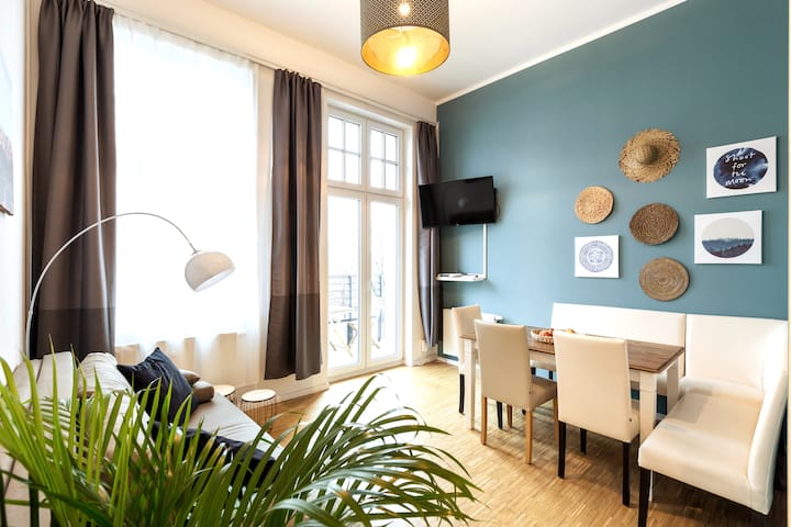 Rockchair | Sc 3 -Cozy Family & Business 2 Br Plus - Berlin