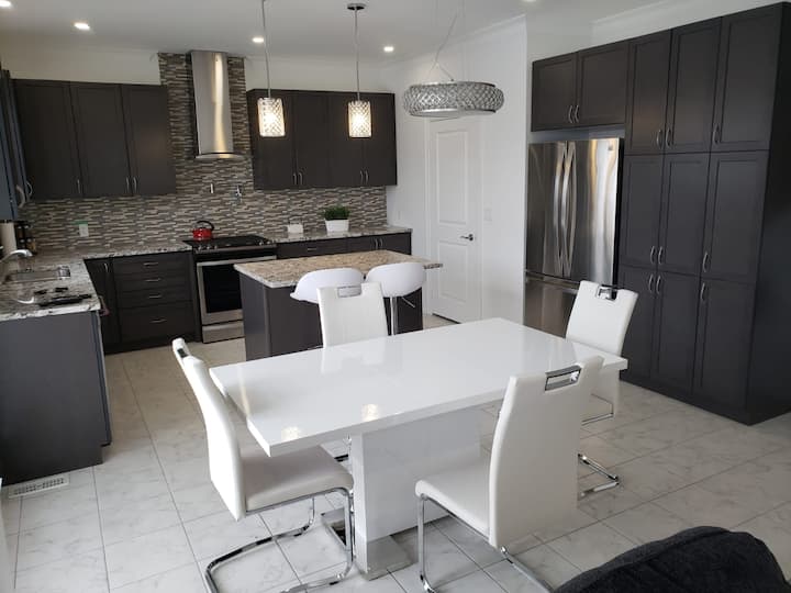 ****4-bedroom Spacious House**** - Bradford