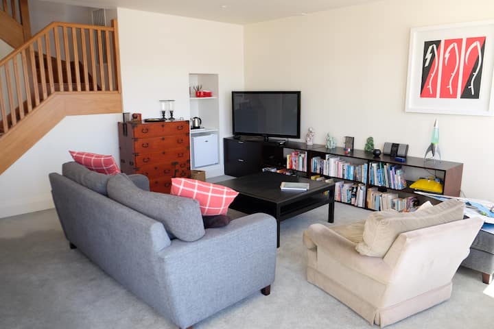 Sun And Harbour Views - Close To The City - Wellington