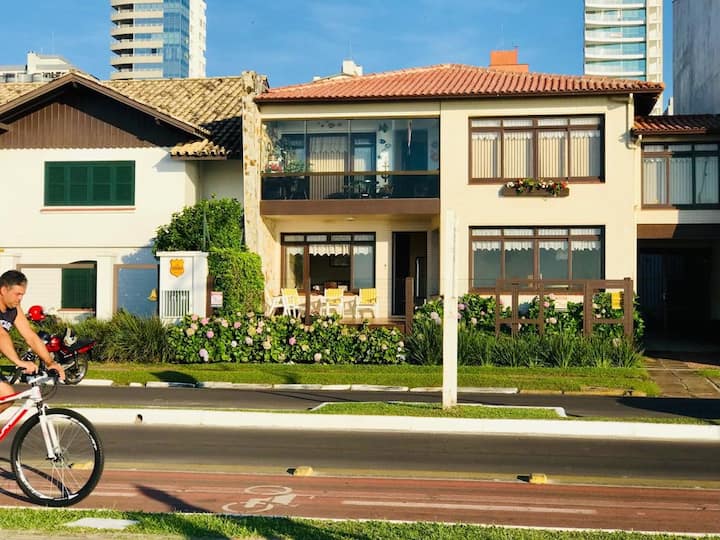 Linda Casa Na Beira Mar Melhor  Localização Torres - Torres, Brasil