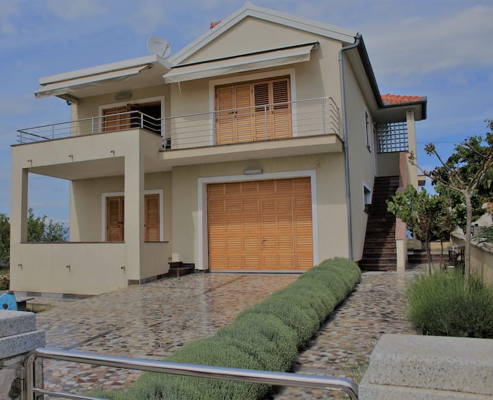 Cozy, Spacious Home Away From Home With Sea View! - Sukošan