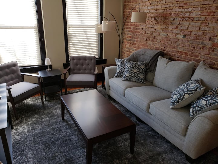 521 Apt C. Historic Hotel Room 2 Bedroom. Cool. - Splash Pad, Fuquay-Varina