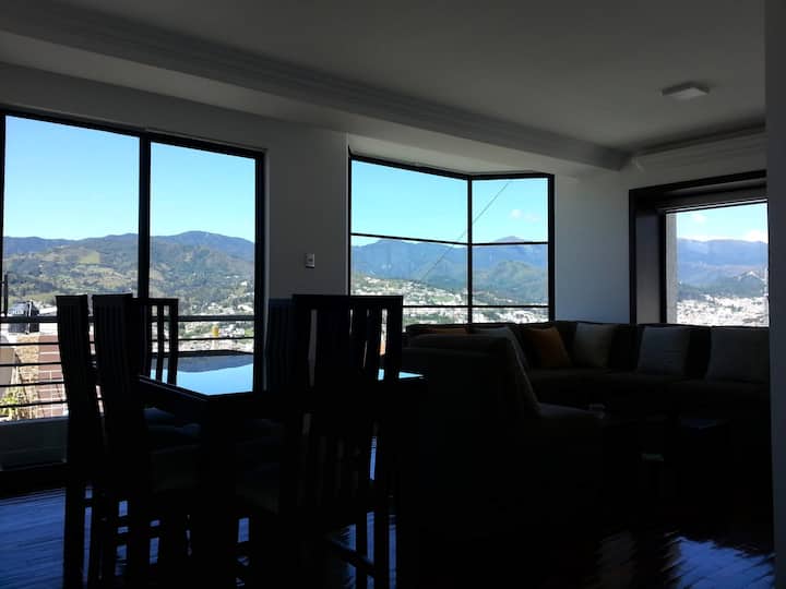 Safe, Comfy, Bright, Prime View Apt & Fast Wifi - Loja