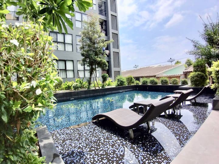 Cozy 1 Br Green Condo Iii @Punnawithi Bts Station - Thailand
